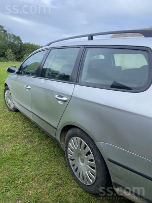 Volkswagen Passat B6 2010 in Riga, with an engine capacity of 1.60 L and mileage of 300 thousand km for 2300 €, photo 5 on AUTOMOTO.COM.LV