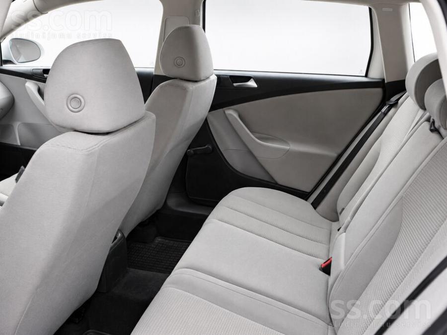 White Volkswagen Passat B6 2009 in Riga, with an engine capacity of 1.40 L and mileage of 223 thousand km for 1990 €, photo 11 on AUTOMOTO.COM.LV