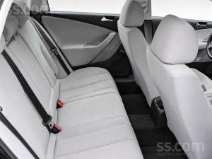 White Volkswagen Passat B6 2009 in Riga, with an engine capacity of 1.40 L and mileage of 223 thousand km for 1990 €, photo 12 on AUTOMOTO.COM.LV
