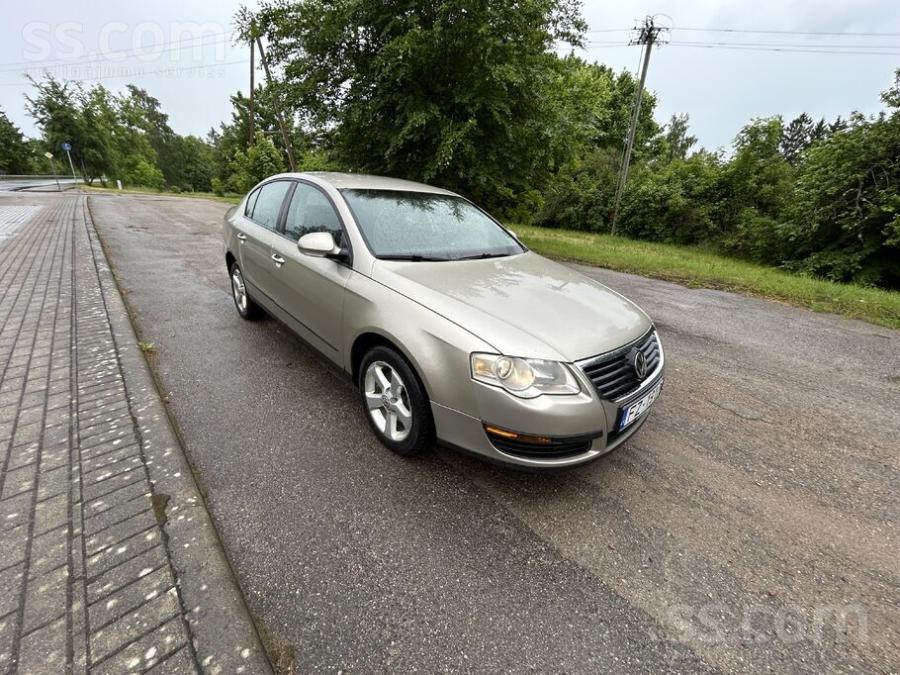 Yellow Volkswagen Passat B6 2006 in Liepaja, with an engine capacity of 2.00 L and mileage of 235 thousand km for 1000 €, photo 1 on AUTOMOTO.COM.LV