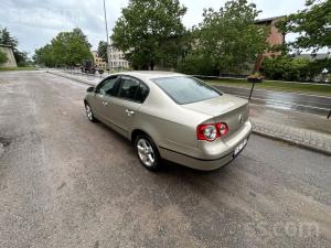Yellow Volkswagen Passat B6 2006 in Liepaja, with an engine capacity of 2.00 L and mileage of 235 thousand km for 1000 €, photo 4 on AUTOMOTO.COM.LV