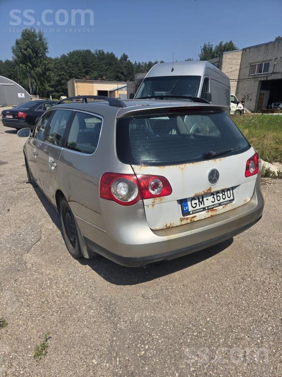 Yellow Volkswagen Passat B6 2006 in Riga, with an engine capacity of 2.00 L and mileage of 308 thousand km for 480 €, photo 4 on AUTOMOTO.COM.LV