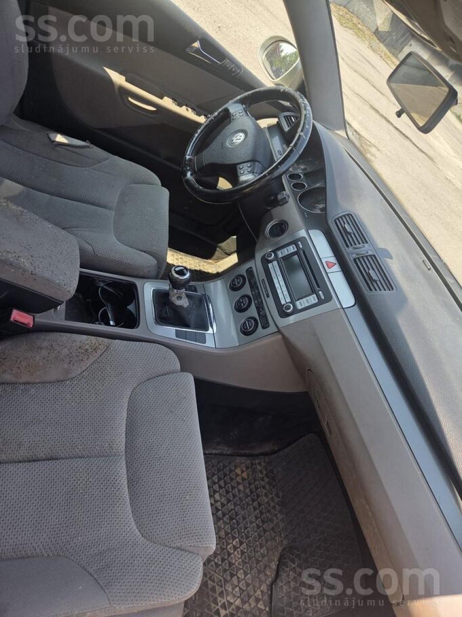 Yellow Volkswagen Passat B6 2006 in Riga, with an engine capacity of 2.00 L and mileage of 308 thousand km for 480 €, photo 6 on AUTOMOTO.COM.LV