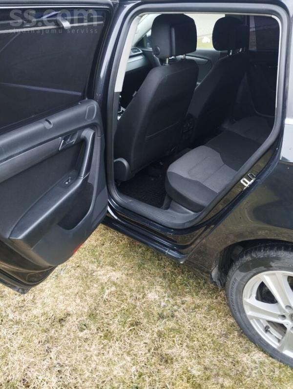 Black Volkswagen Passat B7 2011 in Rezekne, with an engine capacity of 1.60 L and mileage of 0 thousand km for 2999 €, photo 4 on AUTOMOTO.COM.LV
