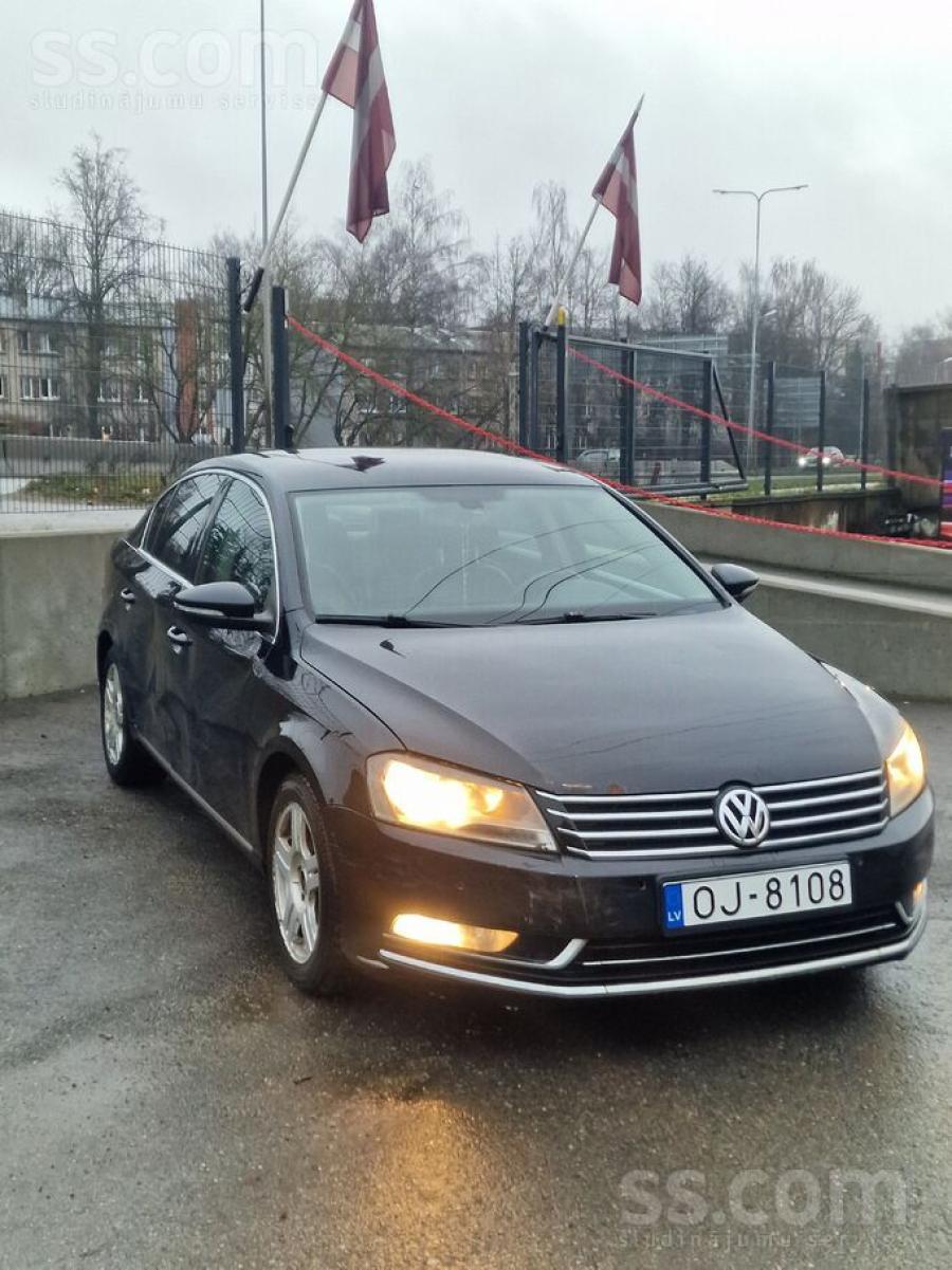 Black Volkswagen Passat B7 2011 in Riga, with an engine capacity of 2.00 L and mileage of 333 thousand km for 2200 €, photo 1 on AUTOMOTO.COM.LV