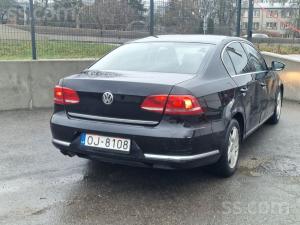 Black Volkswagen Passat B7 2011 in Riga, with an engine capacity of 2.00 L and mileage of 333 thousand km for 2200 €, photo 4 on AUTOMOTO.COM.LV