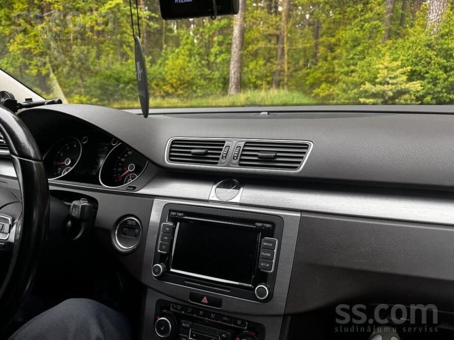 Melns Volkswagen Passat B7 2011 Rīga, ar dzinēja tilpumu 1.80 L un nobraukumu 240 tūkst. km par 3200 €, foto 16 vietnē AUTOMOTO.COM.LV