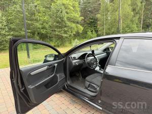 Black Volkswagen Passat B7 2012 in Riga, with an engine capacity of 1.40 L and mileage of 182 thousand km for 6200 €, photo 2 on AUTOMOTO.COM.LV