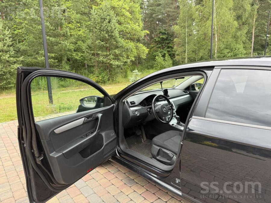 Black Volkswagen Passat B7 2012 in Riga, with an engine capacity of 1.40 L and mileage of 182 thousand km for 6200 €, photo 2 on AUTOMOTO.COM.LV
