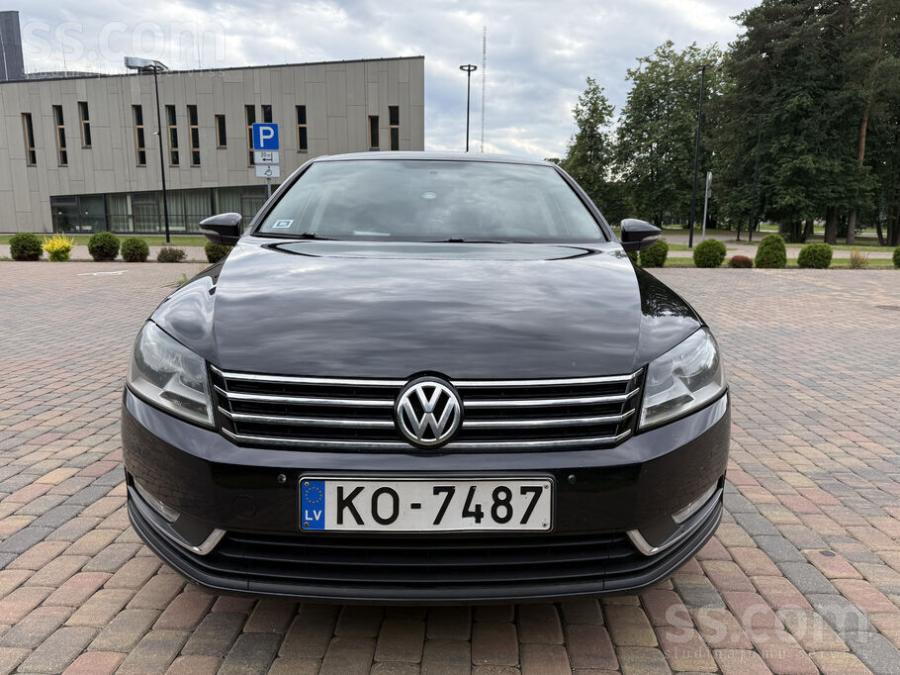 Black Volkswagen Passat B7 2012 in Riga, with an engine capacity of 1.40 L and mileage of 182 thousand km for 6200 €, photo 4 on AUTOMOTO.COM.LV