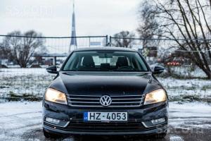 Black Volkswagen Passat B7 2012 in Riga, with an engine capacity of 1.40 L and mileage of 306 thousand km for 4290 €, photo 3 on AUTOMOTO.COM.LV