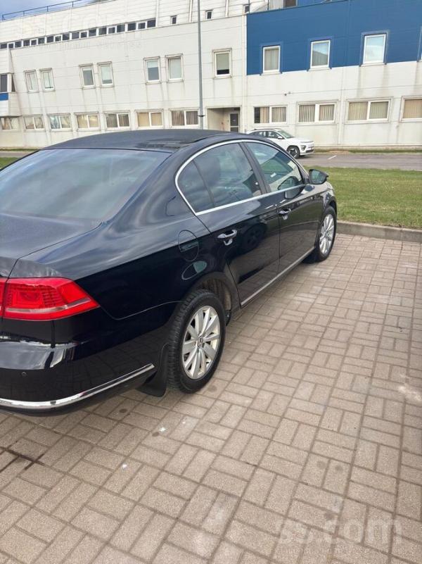 Black Volkswagen Passat B7 2012 in Riga, with an engine capacity of 2.00 L and mileage of 303 thousand km for 5200 €, photo 2 on AUTOMOTO.COM.LV