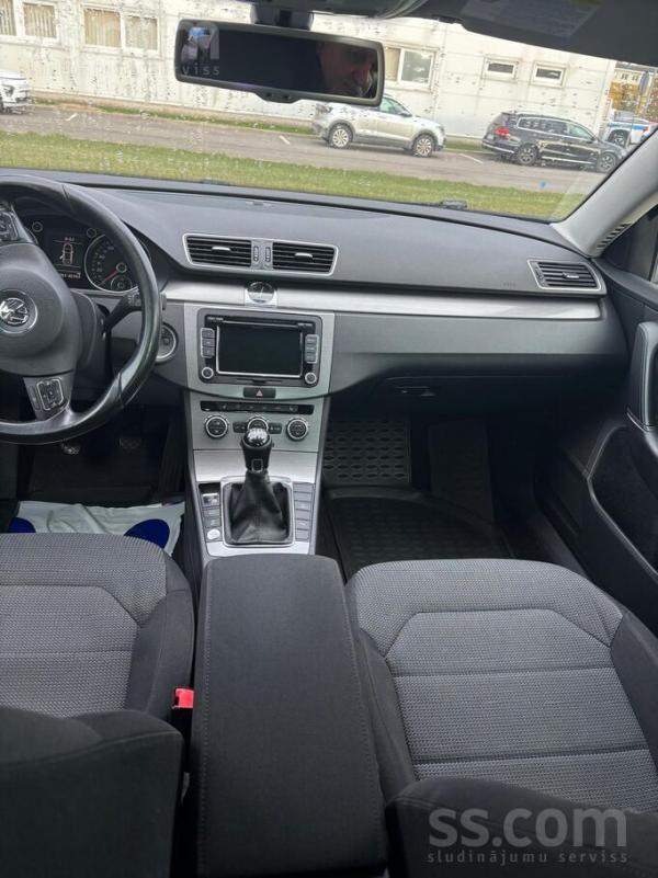 Black Volkswagen Passat B7 2012 in Riga, with an engine capacity of 2.00 L and mileage of 303 thousand km for 5200 €, photo 3 on AUTOMOTO.COM.LV