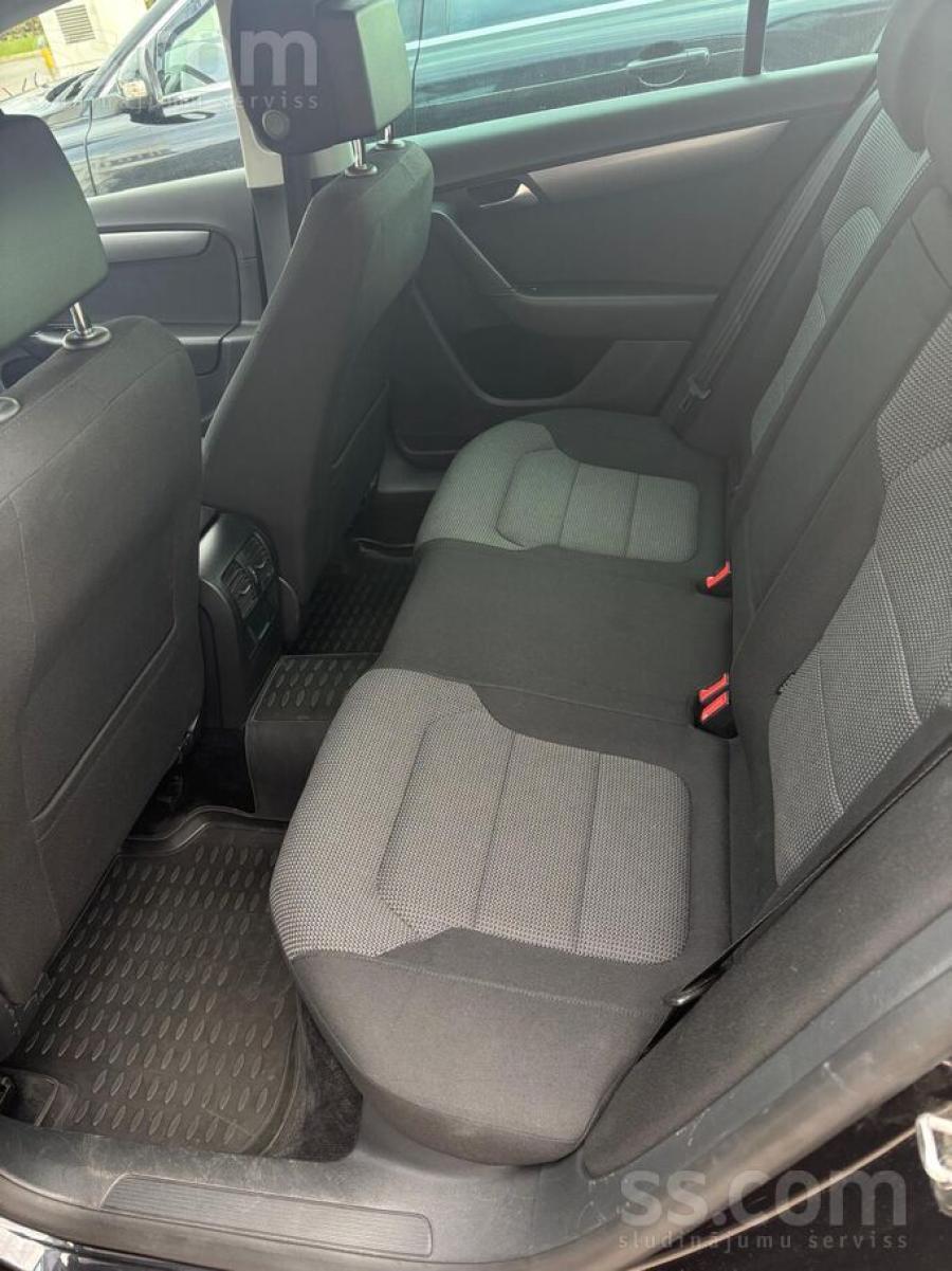 Melns Volkswagen Passat B7 2012 Rīga, ar dzinēja tilpumu 2.00 L un nobraukumu 303 tūkst. km par 5200 €, foto 8 vietnē AUTOMOTO.COM.LV