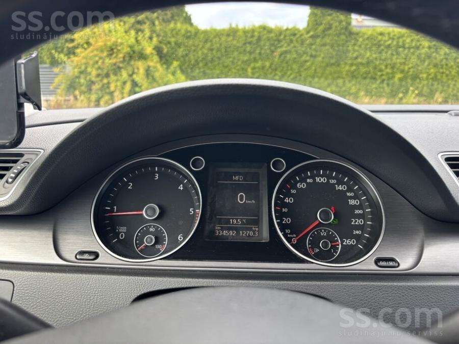 Black Volkswagen Passat B7 2012 in Riga, with an engine capacity of 2.00 L and mileage of 335 thousand km for 3300 €, photo 3 on AUTOMOTO.COM.LV