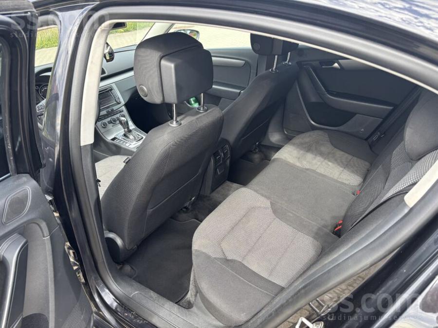 Black Volkswagen Passat B7 2012 in Riga, with an engine capacity of 2.00 L and mileage of 335 thousand km for 3300 €, photo 6 on AUTOMOTO.COM.LV