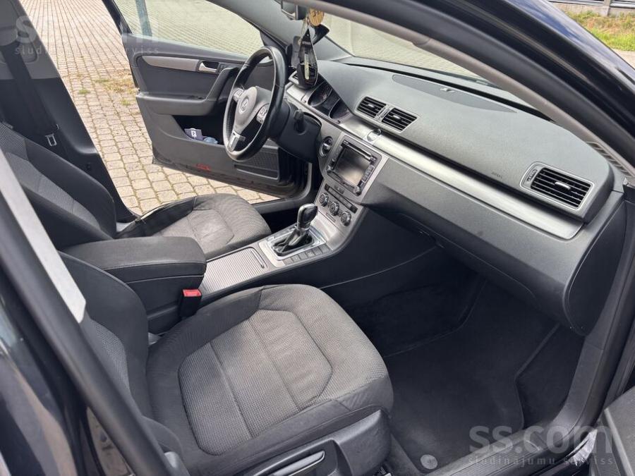 Black Volkswagen Passat B7 2012 in Riga, with an engine capacity of 2.00 L and mileage of 335 thousand km for 3300 €, photo 8 on AUTOMOTO.COM.LV