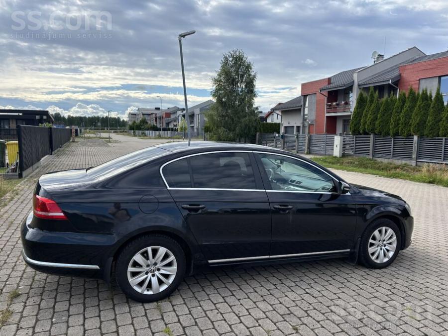 Black Volkswagen Passat B7 2012 in Riga, with an engine capacity of 2.00 L and mileage of 335 thousand km for 3300 €, photo 9 on AUTOMOTO.COM.LV