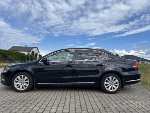 Black Volkswagen Passat B7 2012 in Riga, with an engine capacity of 2.00 L and mileage of 335 thousand km for 3300 €, photo 12 on AUTOMOTO.COM.LV