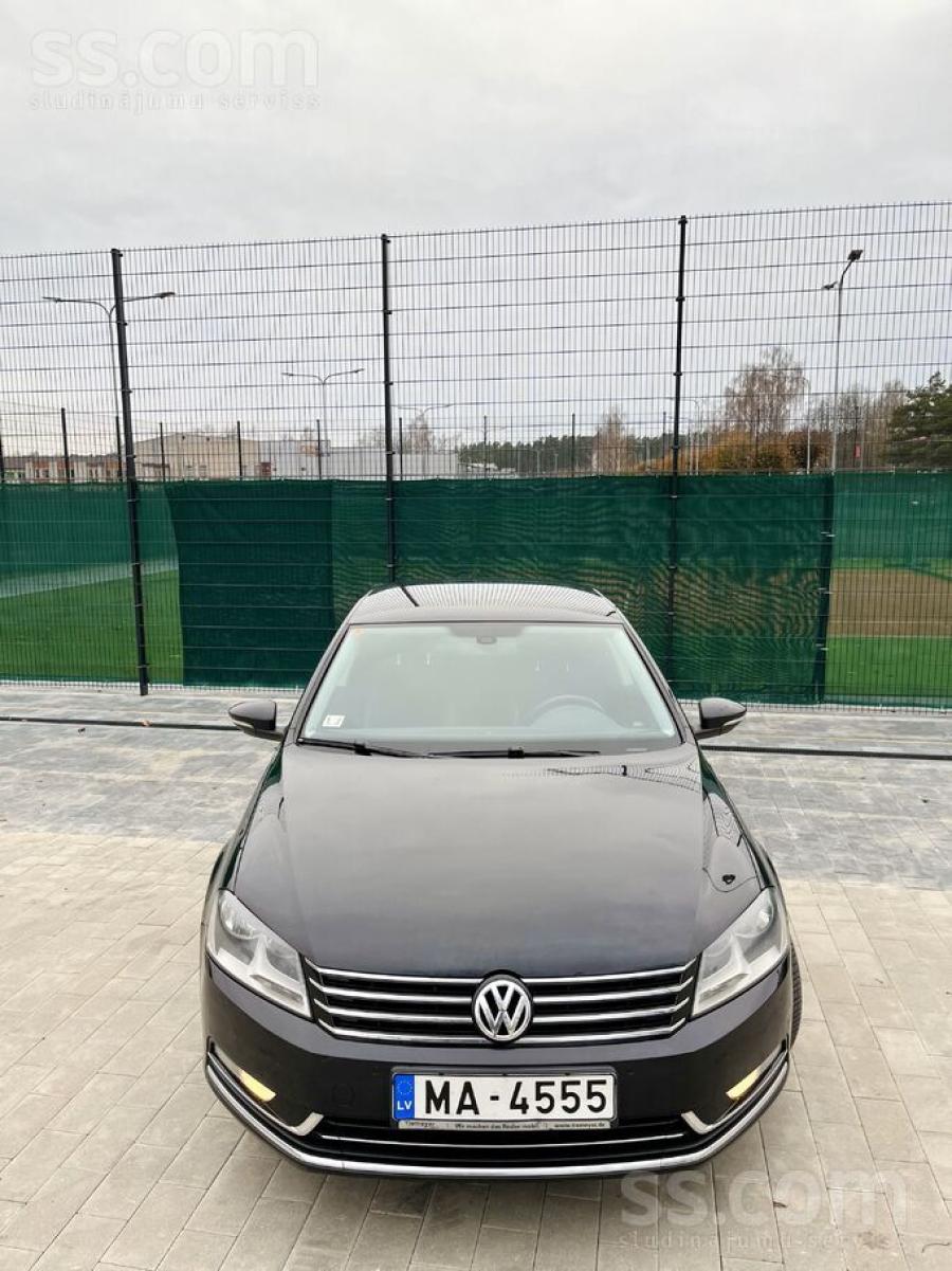 Black Volkswagen Passat B7 2012 in Jelgava, with an engine capacity of 2.00 L and mileage of 125 thousand km for 6490 €, photo 4 on AUTOMOTO.COM.LV