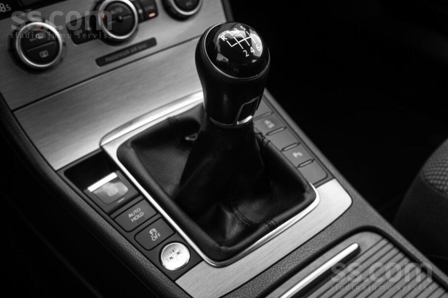 Melns Volkswagen Passat B7 2012 Rīga, ar dzinēja tilpumu 2.00 L un nobraukumu 303 tūkst. km par 6490 €, foto 23 vietnē AUTOMOTO.COM.LV