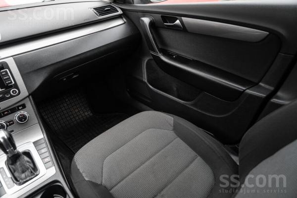 Black Volkswagen Passat B7 2012 in Riga, with an engine capacity of 2.00 L and mileage of 0 thousand km for 4500 €, photo 7 on AUTOMOTO.COM.LV