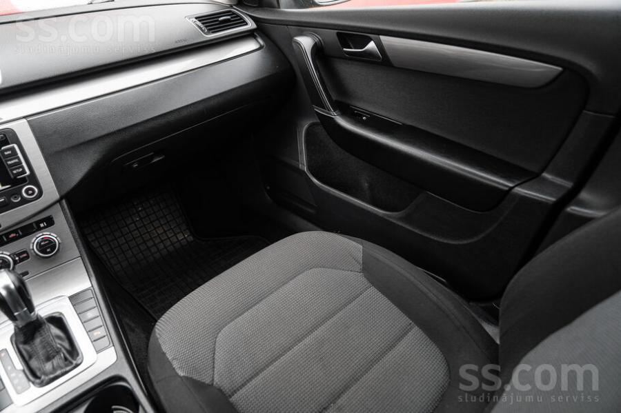 Black Volkswagen Passat B7 2012 in Riga, with an engine capacity of 2.00 L and mileage of 0 thousand km for 4500 €, photo 8 on AUTOMOTO.COM.LV