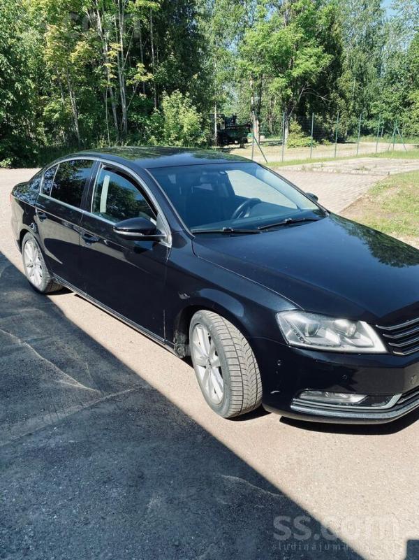 Black Volkswagen Passat B7 2013 in Ludza, with an engine capacity of 2.00 L and mileage of 280 thousand km for 6000 €, photo 2 on AUTOMOTO.COM.LV