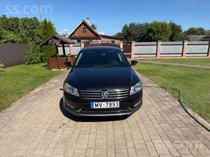 Black Volkswagen Passat B7 2013 in Ludza, with an engine capacity of 2.00 L and mileage of 293 thousand km for 5700 €, photo 3 on AUTOMOTO.COM.LV