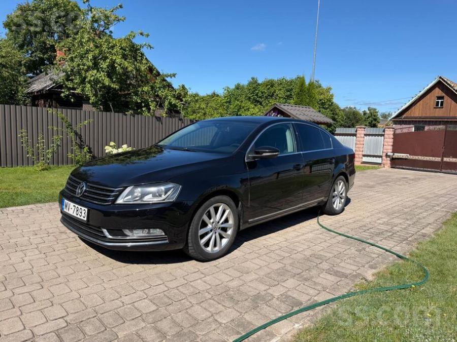Black Volkswagen Passat B7 2013 in Ludza, with an engine capacity of 2.00 L and mileage of 293 thousand km for 5700 €, photo 4 on AUTOMOTO.COM.LV
