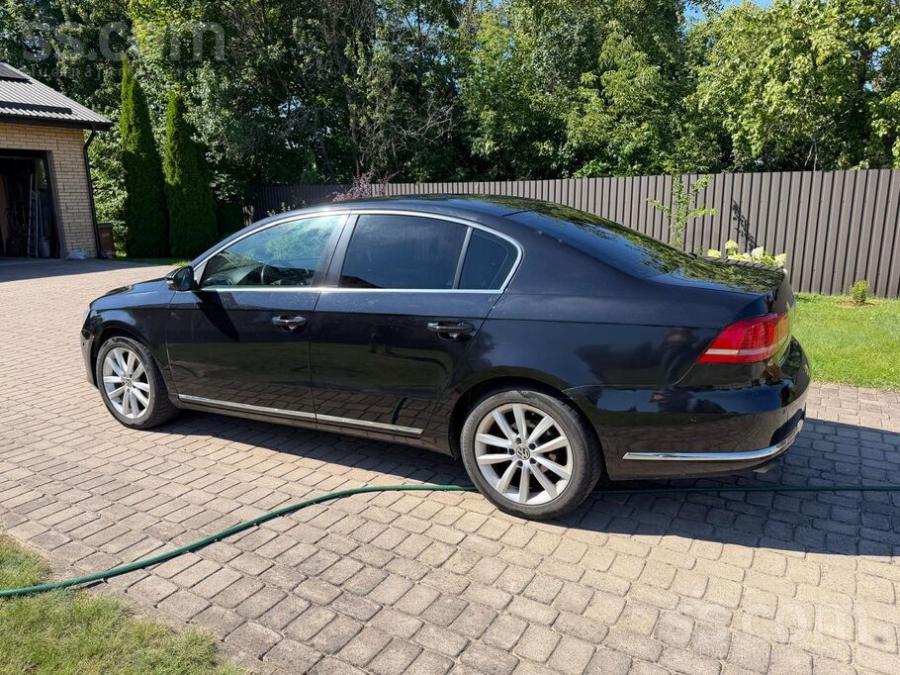 Black Volkswagen Passat B7 2013 in Ludza, with an engine capacity of 2.00 L and mileage of 293 thousand km for 5700 €, photo 5 on AUTOMOTO.COM.LV