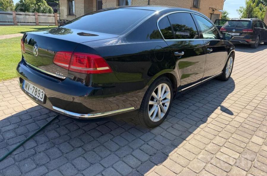Black Volkswagen Passat B7 2013 in Ludza, with an engine capacity of 2.00 L and mileage of 293 thousand km for 5700 €, photo 7 on AUTOMOTO.COM.LV