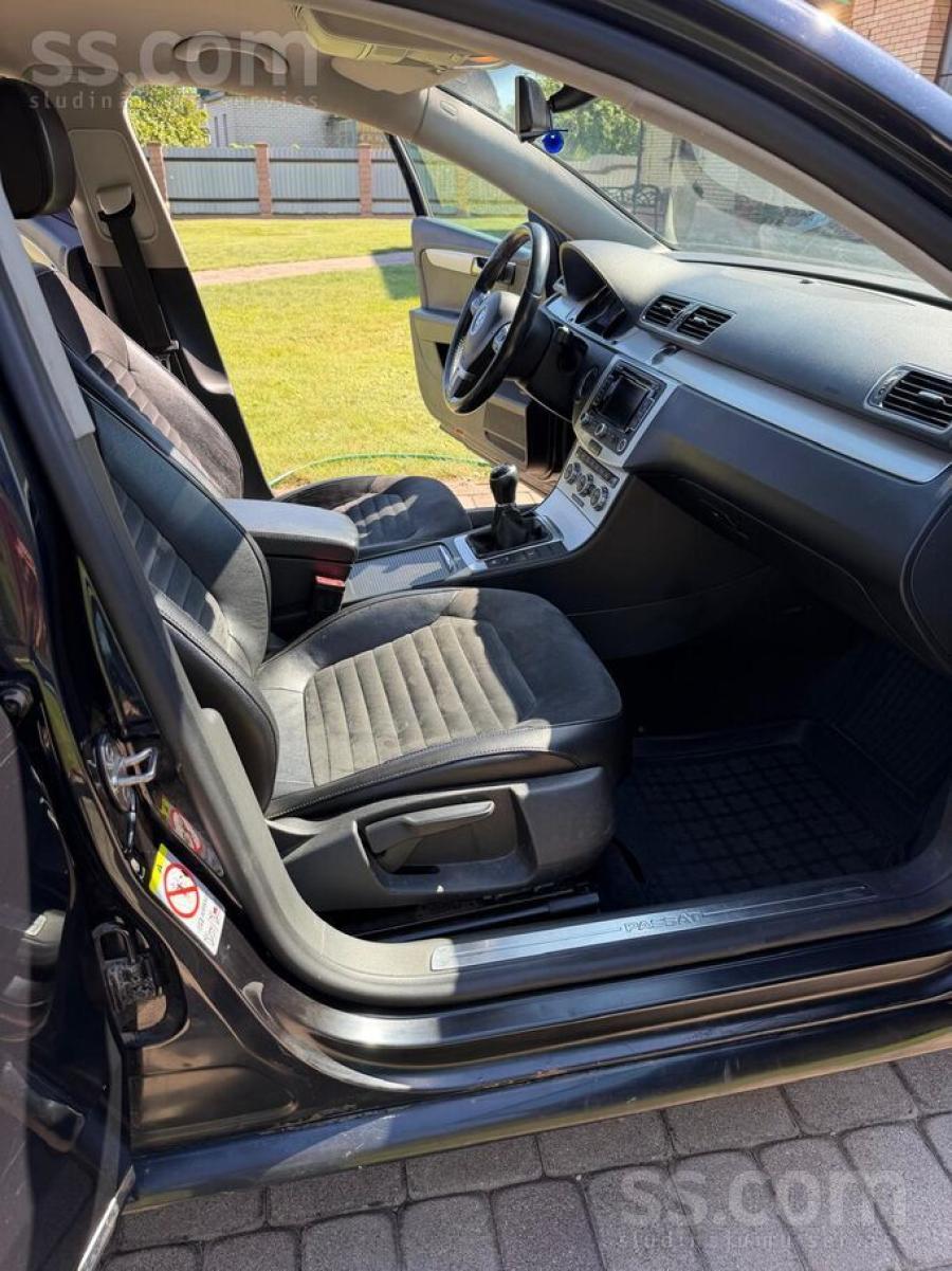 Black Volkswagen Passat B7 2013 in Ludza, with an engine capacity of 2.00 L and mileage of 293 thousand km for 5700 €, photo 8 on AUTOMOTO.COM.LV