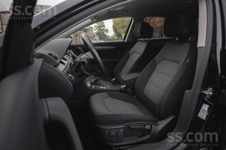 Melns Volkswagen Passat B7 2013 Jelgava, ar dzinēja tilpumu 1.40 L un nobraukumu 130 tūkst. km par 5500 €, foto 10 vietnē AUTOMOTO.COM.LV