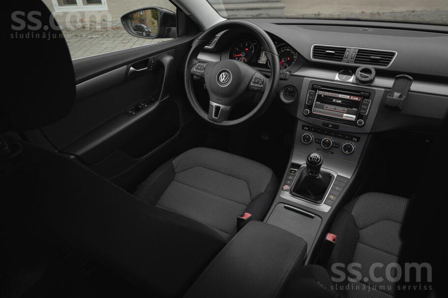 Melns Volkswagen Passat B7 2013 Jelgava, ar dzinēja tilpumu 1.40 L un nobraukumu 130 tūkst. km par 5500 €, foto 14 vietnē AUTOMOTO.COM.LV