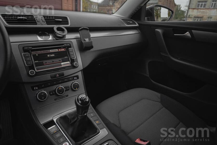 Melns Volkswagen Passat B7 2013 Jelgava, ar dzinēja tilpumu 1.40 L un nobraukumu 130 tūkst. km par 5500 €, foto 16 vietnē AUTOMOTO.COM.LV