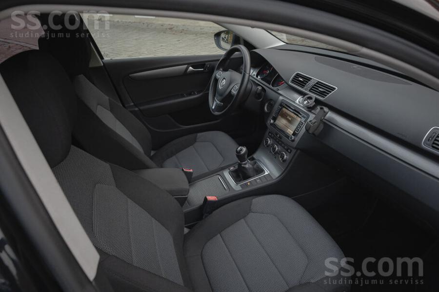 Melns Volkswagen Passat B7 2013 Jelgava, ar dzinēja tilpumu 1.40 L un nobraukumu 130 tūkst. km par 5500 €, foto 20 vietnē AUTOMOTO.COM.LV