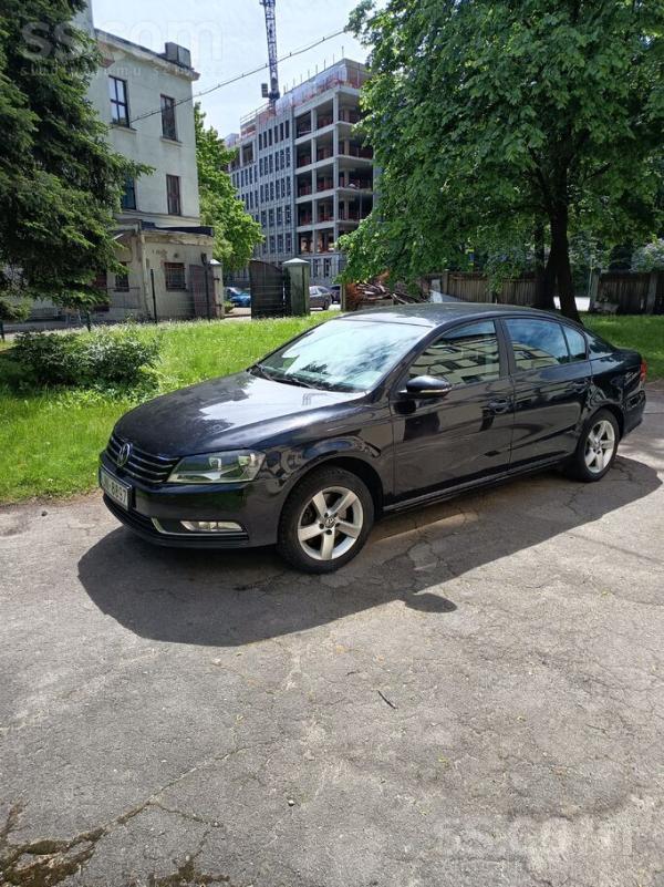 Black Volkswagen Passat B7 2014 in Riga, with an engine capacity of 1.40 L and mileage of 68 thousand km for 6700 €, photo 2 on AUTOMOTO.COM.LV