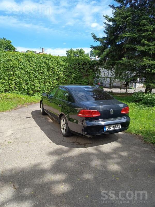 Black Volkswagen Passat B7 2014 in Riga, with an engine capacity of 1.40 L and mileage of 68 thousand km for 6700 €, photo 3 on AUTOMOTO.COM.LV