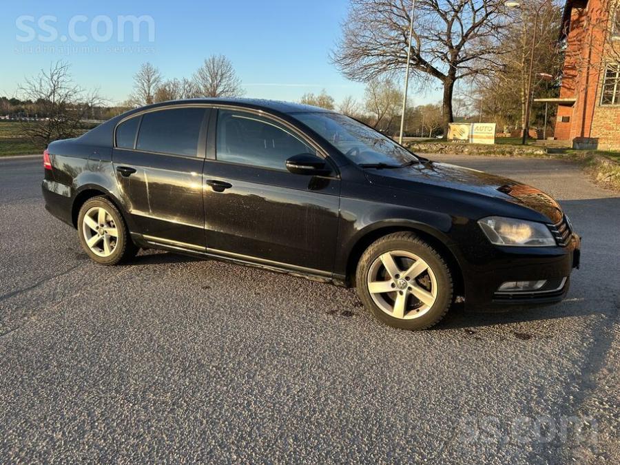 Black Volkswagen Passat B7 2014 in Liepaja, with an engine capacity of 1.40 L and mileage of 167 thousand km for 5000 €, photo 4 on AUTOMOTO.COM.LV