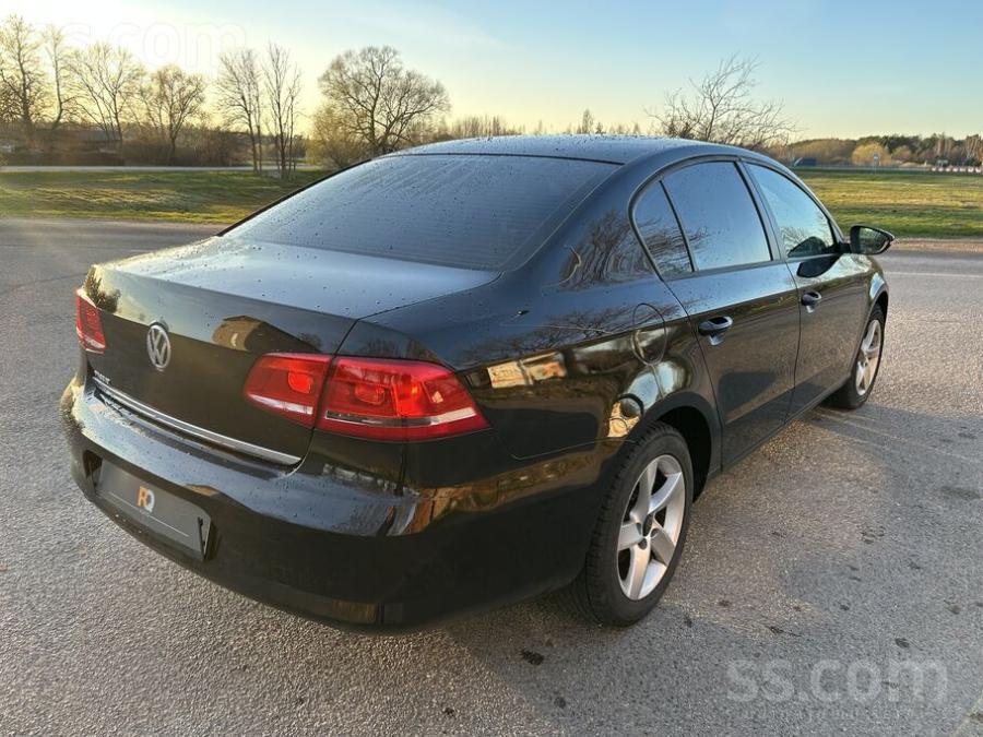 Black Volkswagen Passat B7 2014 in Liepaja, with an engine capacity of 1.40 L and mileage of 167 thousand km for 5000 €, photo 11 on AUTOMOTO.COM.LV