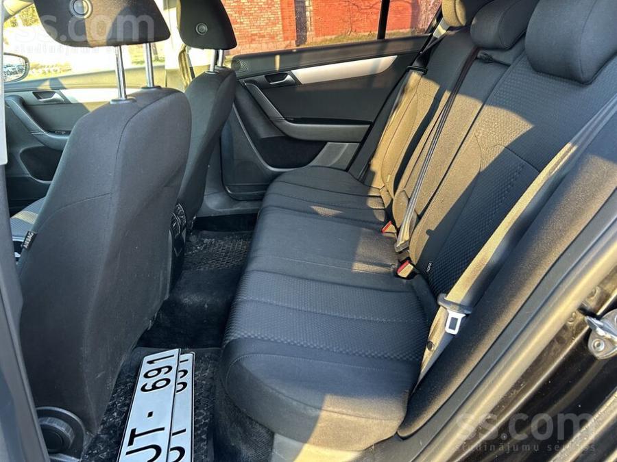 Black Volkswagen Passat B7 2014 in Liepaja, with an engine capacity of 1.40 L and mileage of 167 thousand km for 5000 €, photo 13 on AUTOMOTO.COM.LV