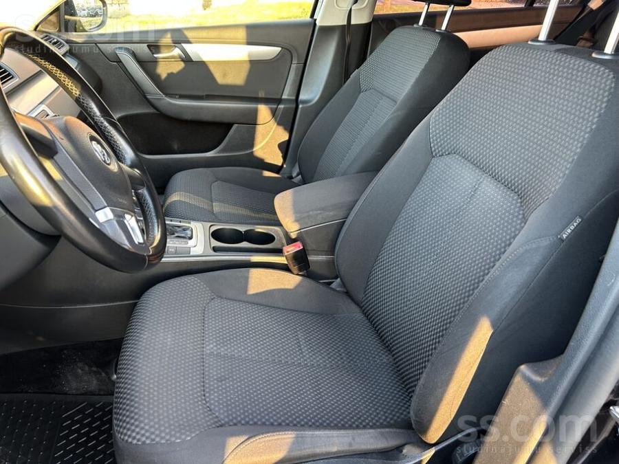 Black Volkswagen Passat B7 2014 in Liepaja, with an engine capacity of 1.40 L and mileage of 167 thousand km for 5000 €, photo 14 on AUTOMOTO.COM.LV