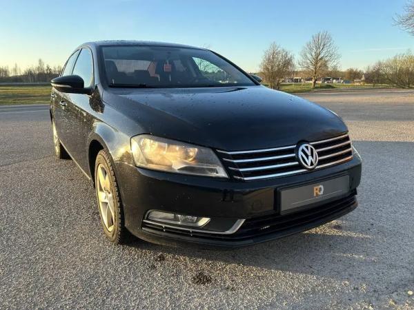 Black Volkswagen Passat B7 2014 in Grobiņa, with an engine capacity of 1.40 L and mileage of 167 thousand km for 5950 €, photo 2 on AUTOMOTO.COM.LV