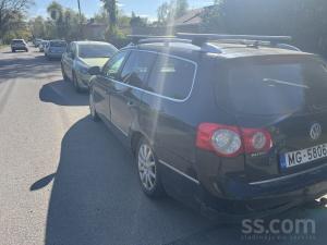 Black Volkswagen Passat B7 2010 in Riga, with an engine capacity of 1.40 L and mileage of 395 thousand km for 6250 €, photo 3 on AUTOMOTO.COM.LV