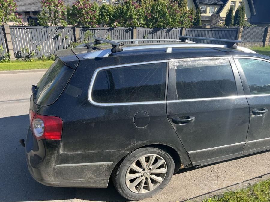 Black Volkswagen Passat B7 2010 in Riga, with an engine capacity of 1.40 L and mileage of 395 thousand km for 6250 €, photo 5 on AUTOMOTO.COM.LV