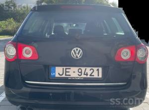 Melns Volkswagen Passat B7 2010 Rīga, ar dzinēja tilpumu 2.00 L un nobraukumu 299 tūkst. km par 3210 €, foto  vietnē AUTOMOTO.COM.LV