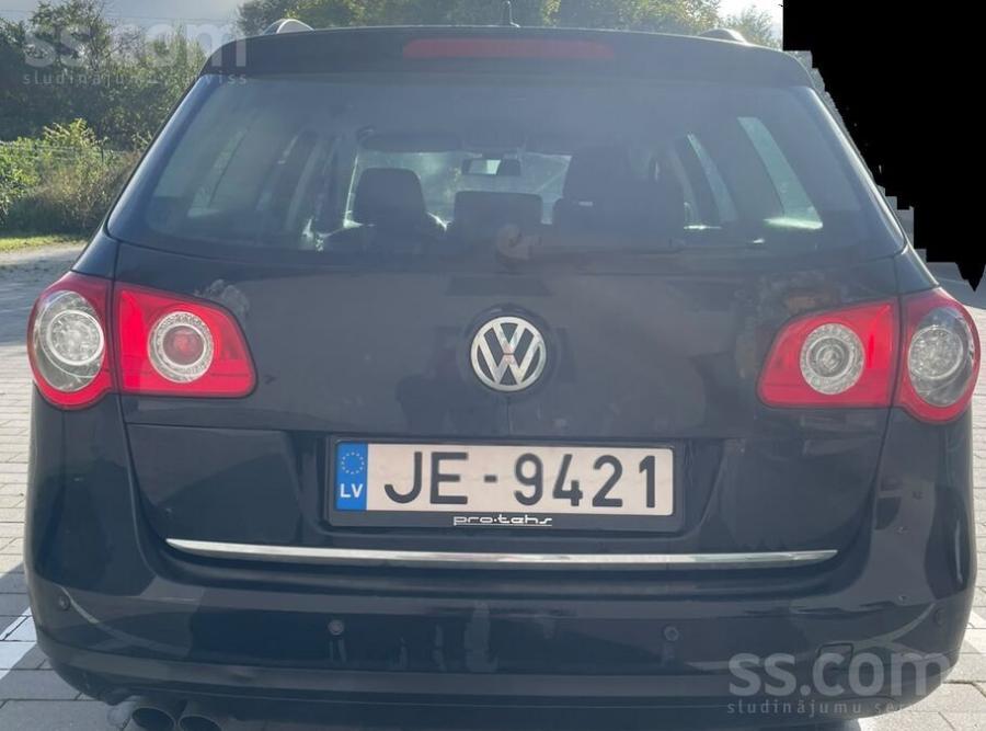 Black Volkswagen Passat B7 2010 in Riga, with an engine capacity of 2.00 L and mileage of 299 thousand km for 3210 €, photo 1 on AUTOMOTO.COM.LV