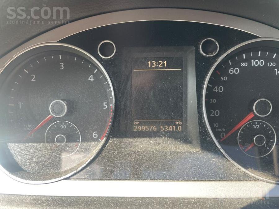 Black Volkswagen Passat B7 2010 in Riga, with an engine capacity of 2.00 L and mileage of 299 thousand km for 3210 €, photo 6 on AUTOMOTO.COM.LV