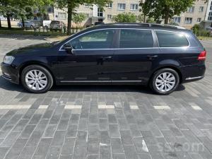 Black Volkswagen Passat B7 2011 in Riga, with an engine capacity of 2.00 L and mileage of 125 thousand km for 5500 €, photo 3 on AUTOMOTO.COM.LV